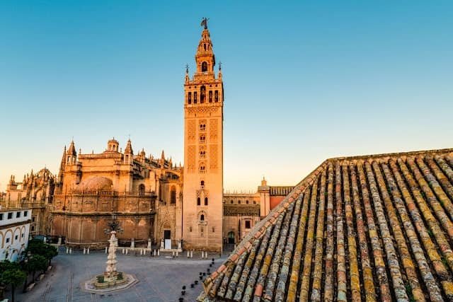 Giralda: Seville's Iconic Tower - History and Tours | Trip in Spain